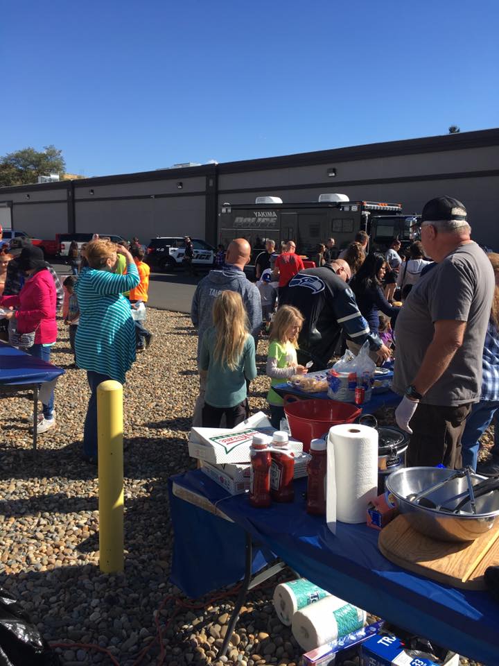 Great Turnout for 3rd Annual BBQ with the Cops | Yakima Police Department