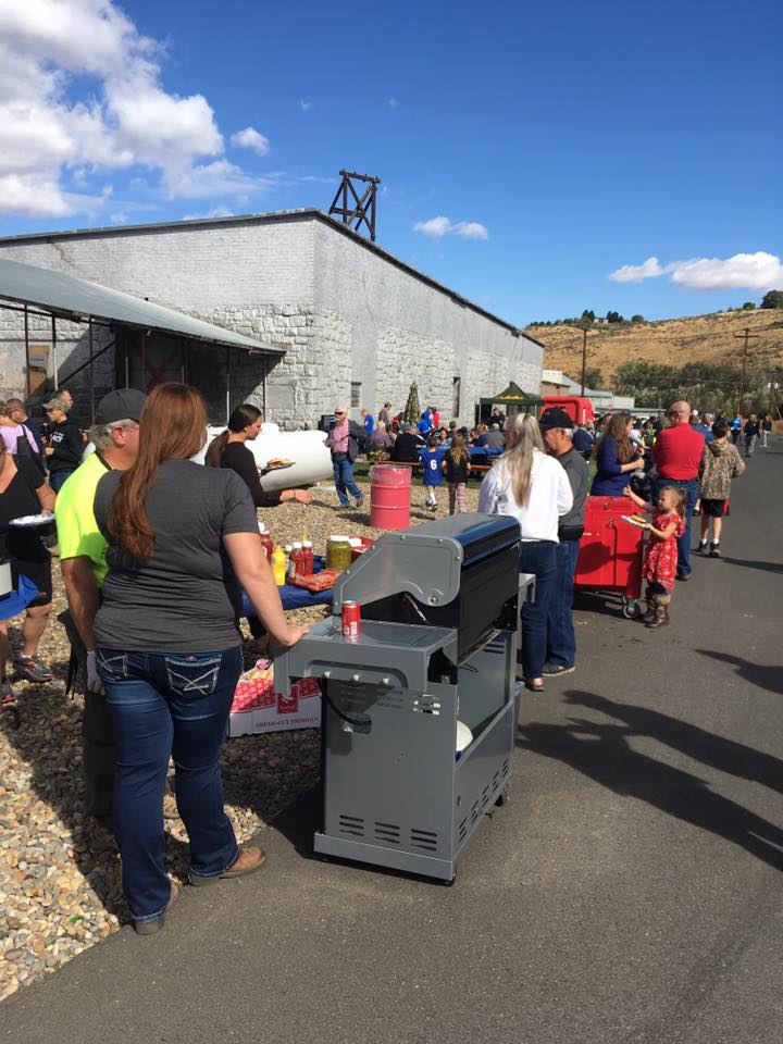 Great Turnout for 3rd Annual BBQ with the Cops | Yakima Police Department